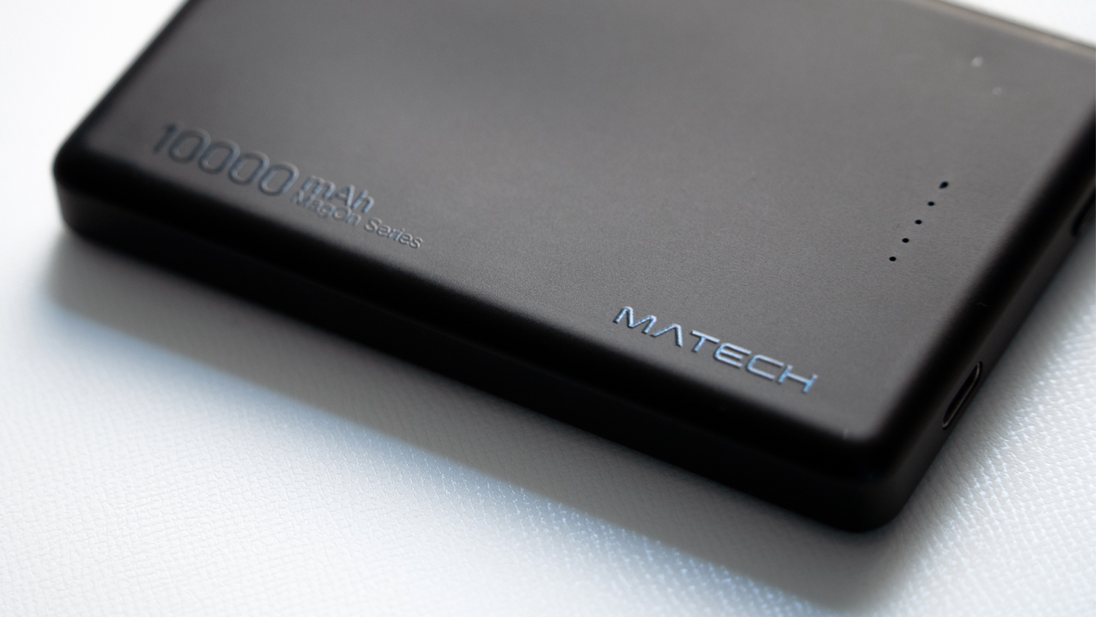 【本音レビュー】MATECH MagOn 10000｜感動の薄さ。カバンに入れて持っていきたくなる！大容量モバイルバッテリー。 | fummy